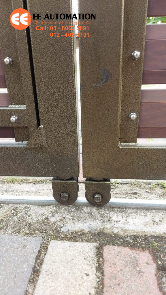 Get Us To Fix Your Folding Auto Gate Wheels – EE Automation